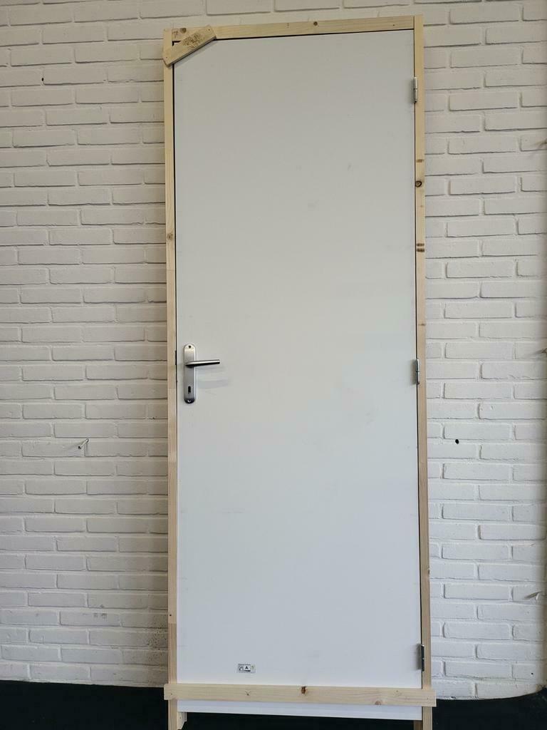 ≥ Nieuwe vlakke stompe binnendeur - Deur met vurenhout kozijn! — Deuren ...