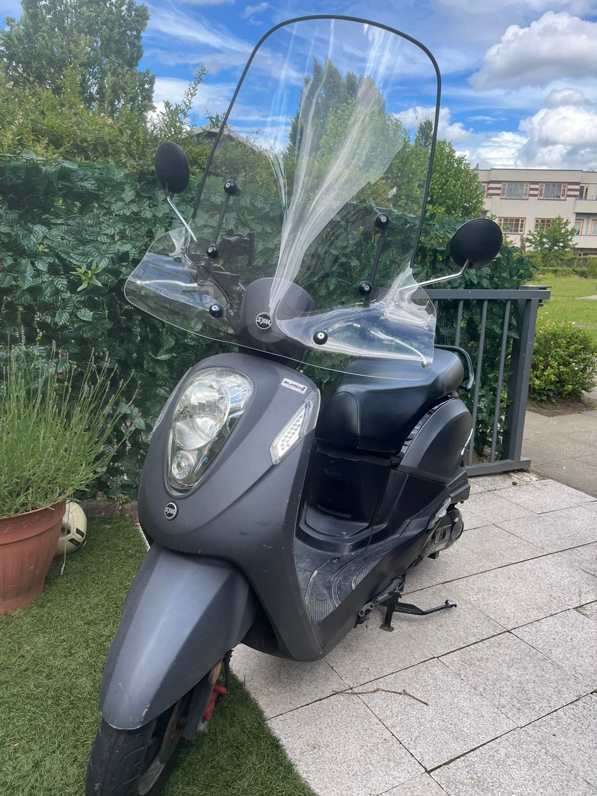 ≥ SYM Mio 50i Injectie (2018) SNORSCOOTER – slechts 6.550 km ...