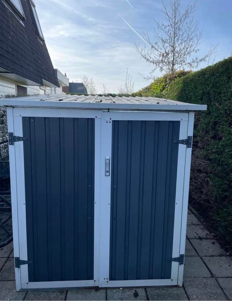 ≥ metalen berging, Moet worden opgehaald op 14 of 15 mei. — Bergingen ...