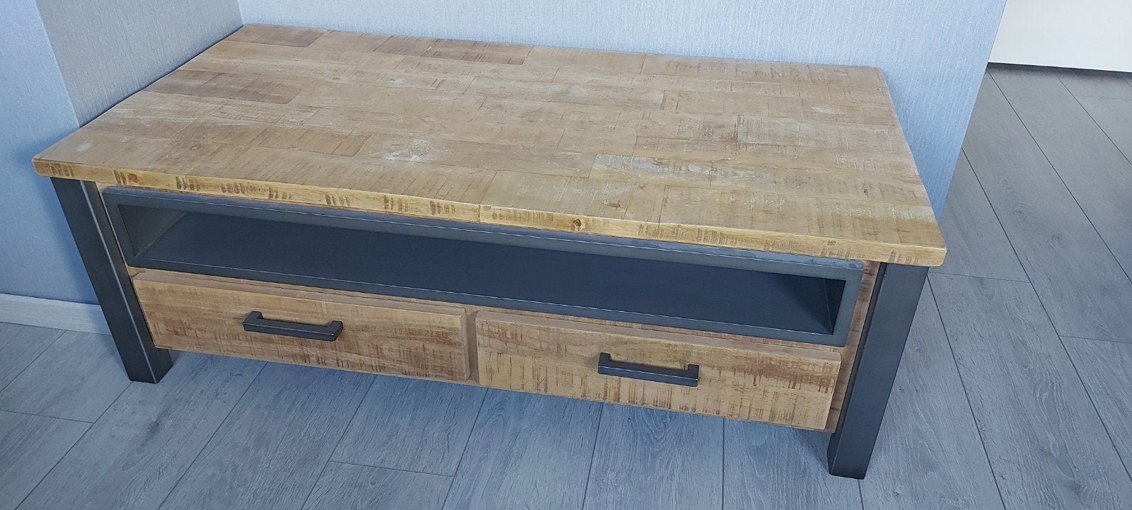 ≥ Salontafel te koop, hout/antraciet, industriële stijl. — Tafels ...