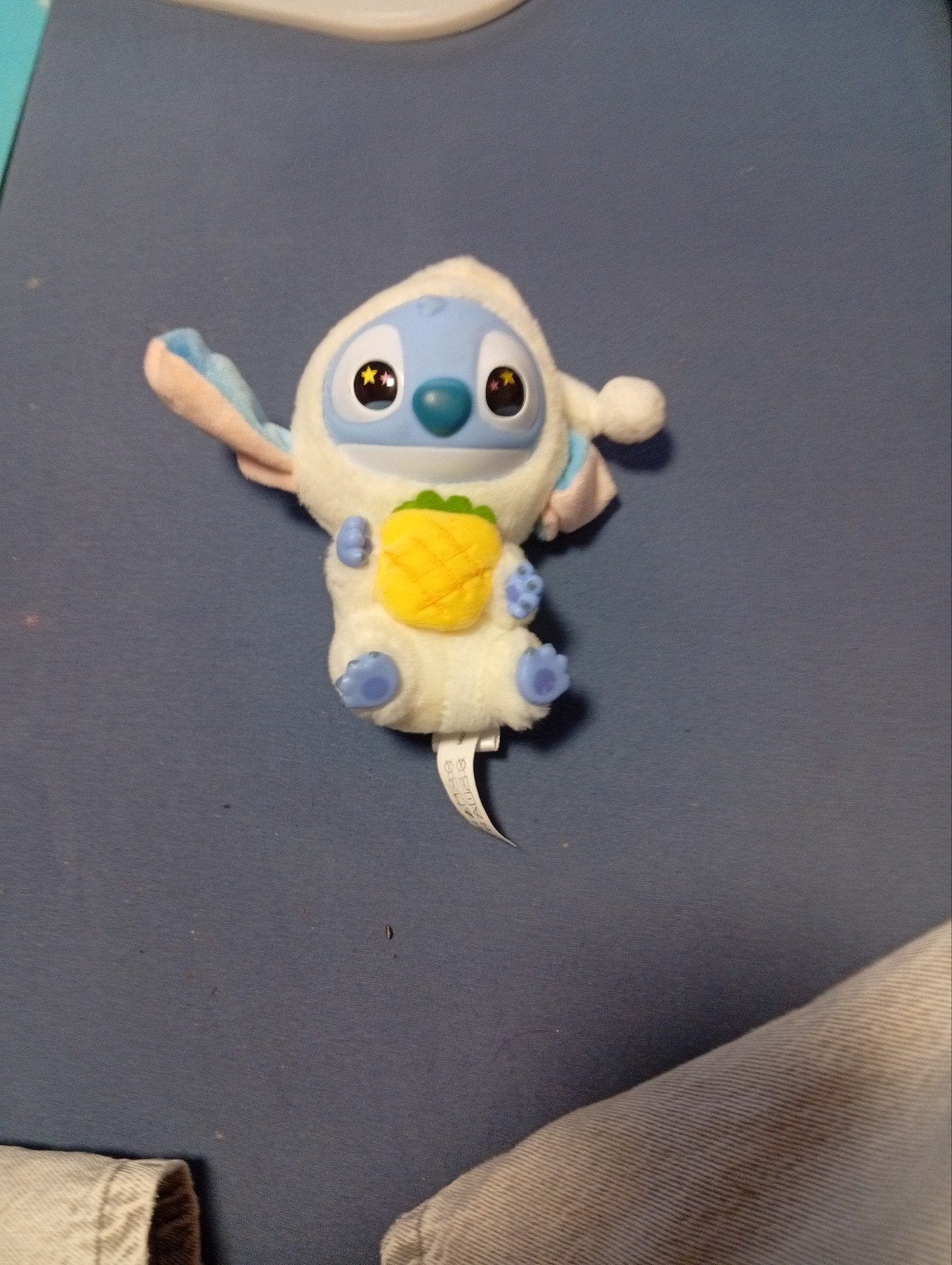 ≥ Schattige Stitch knuffel in bubu-outfit met ananas — Speelgoed ...