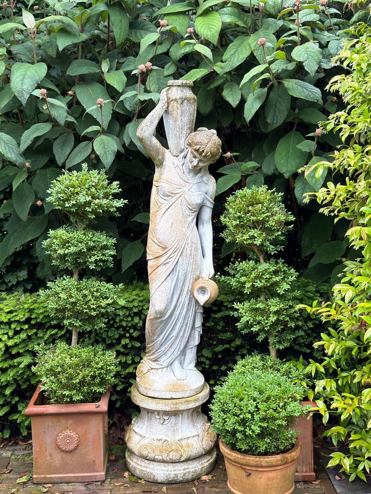 ≥ Prachtig Tuinbeeld - Klassieke Vrouw met Kruik - Gaaf (m2406827503 ...