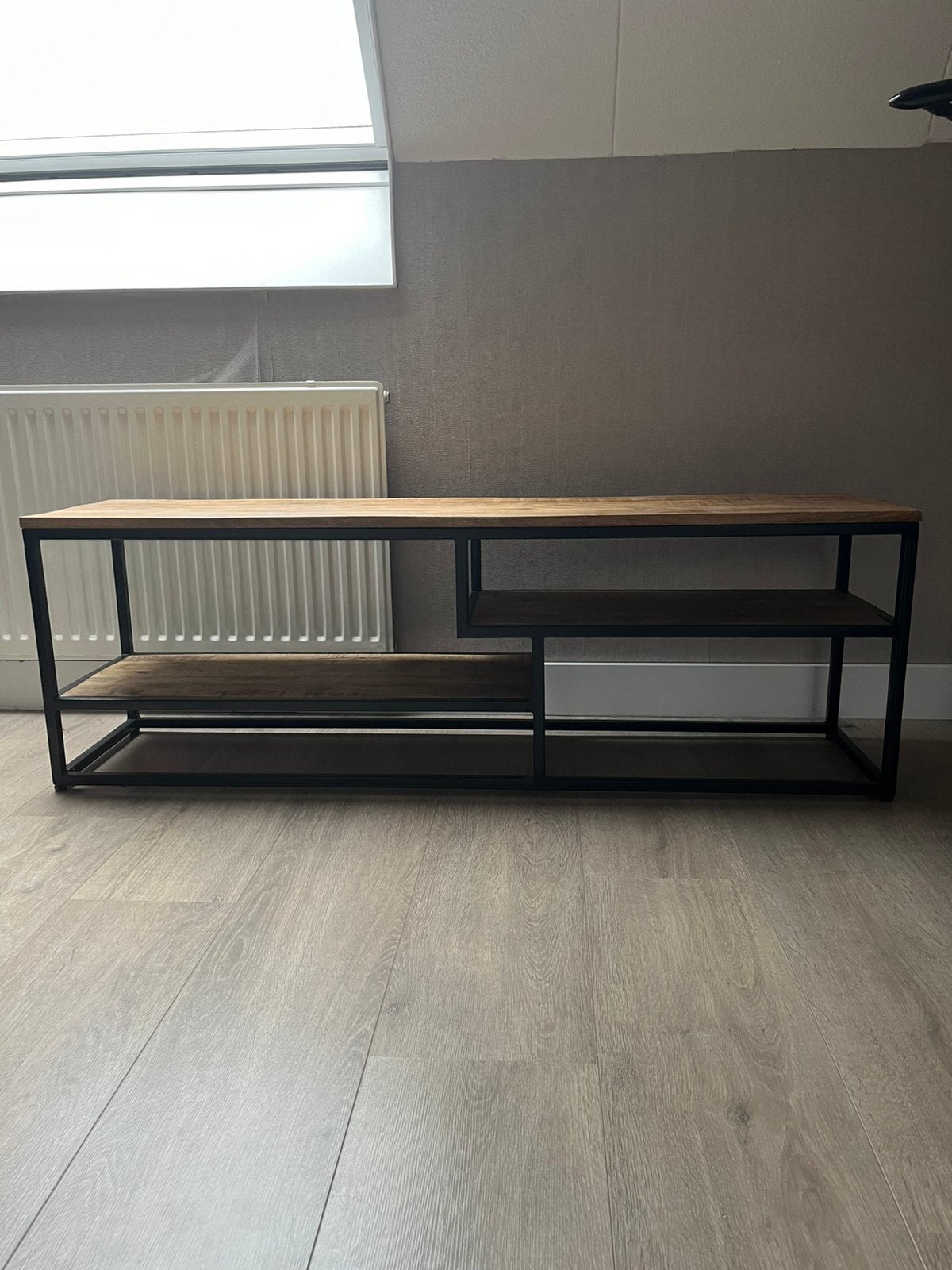 ≥ Lage kast / TV meubel van mangohout en zwart metaal (m2406344807 ...