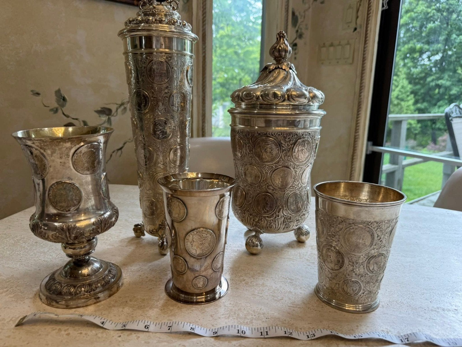 ≥ Antieke Zilveren Bekers en Vazen met Muntdecoratie — Antiek | Goud en ...