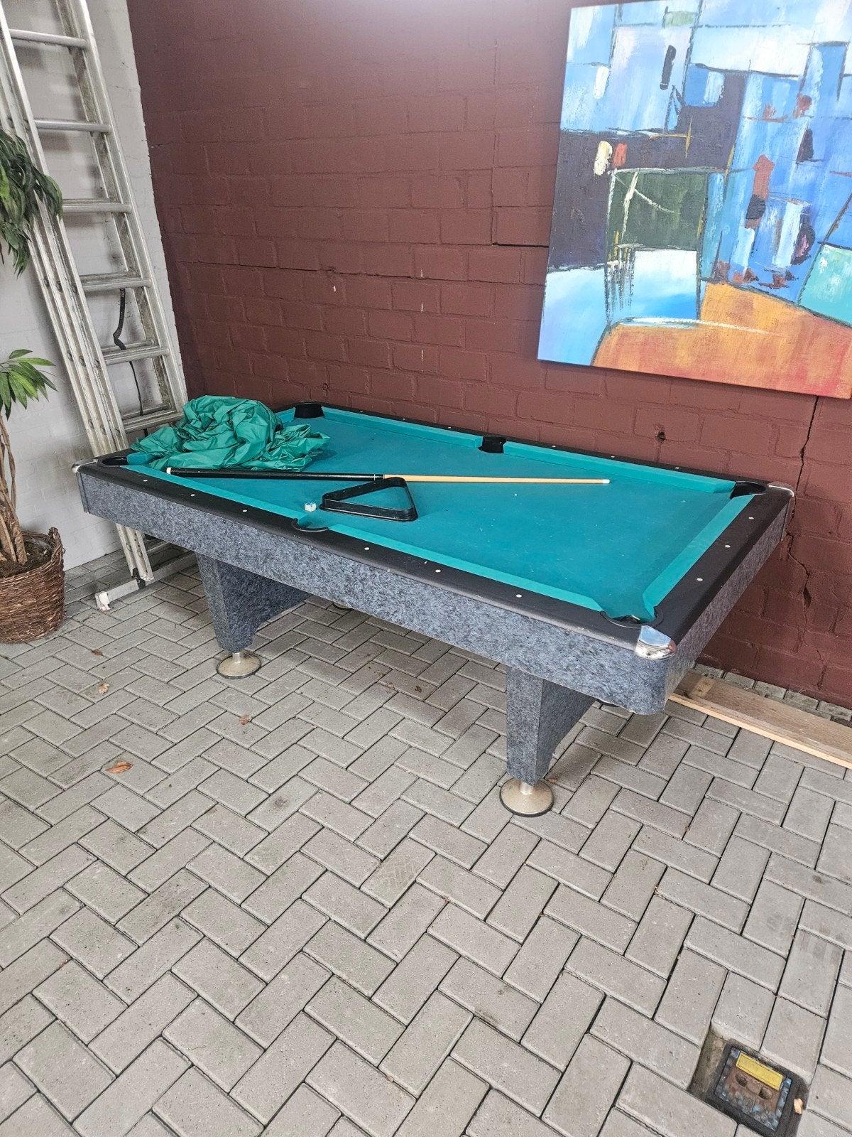 ≥ Pooltafel met keu en driehoek (m2406924339) — Biljarten en Poolen ...