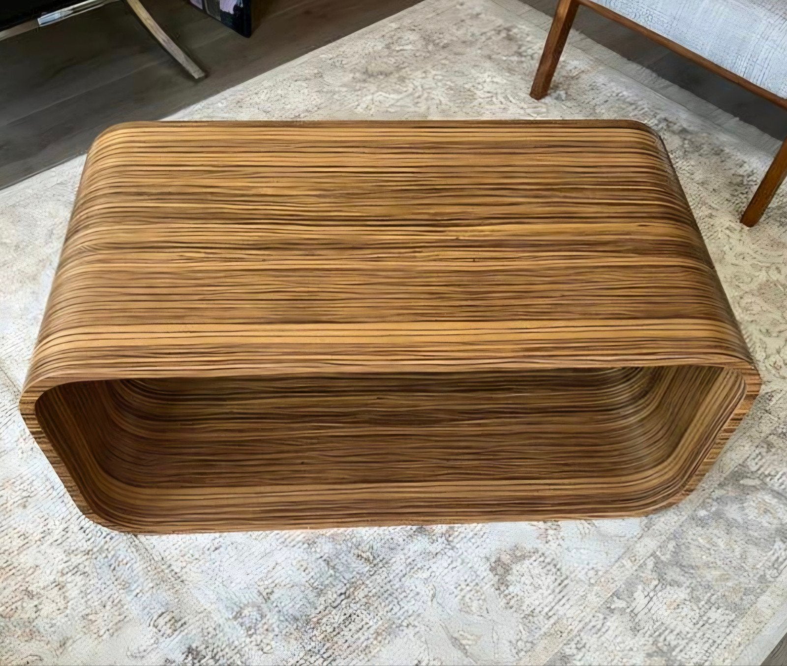 ≥ Blikvanger, salontafel van gebogen hout — Tafels | Salontafels ...
