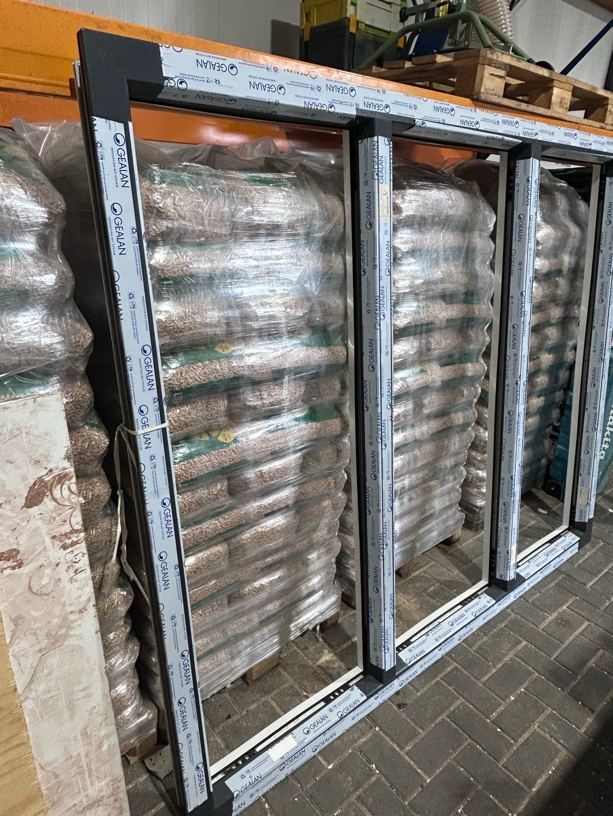 ≥ Kunststof kozijn met HR++ glas en bi-color ventilatierooster — Glas ...