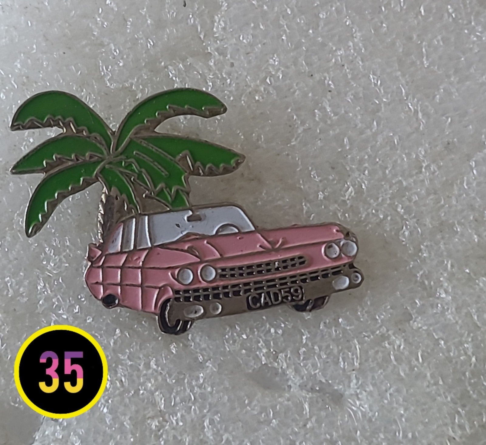 ≥ Vintage Pin: Roze Cadillac met Palmboom - Tropische Pun — Speldjes ...