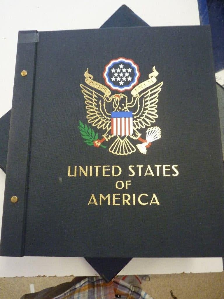 ≥ Standaard album Amerika 1945 - 1989 — Postzegels | Volle albums en ...