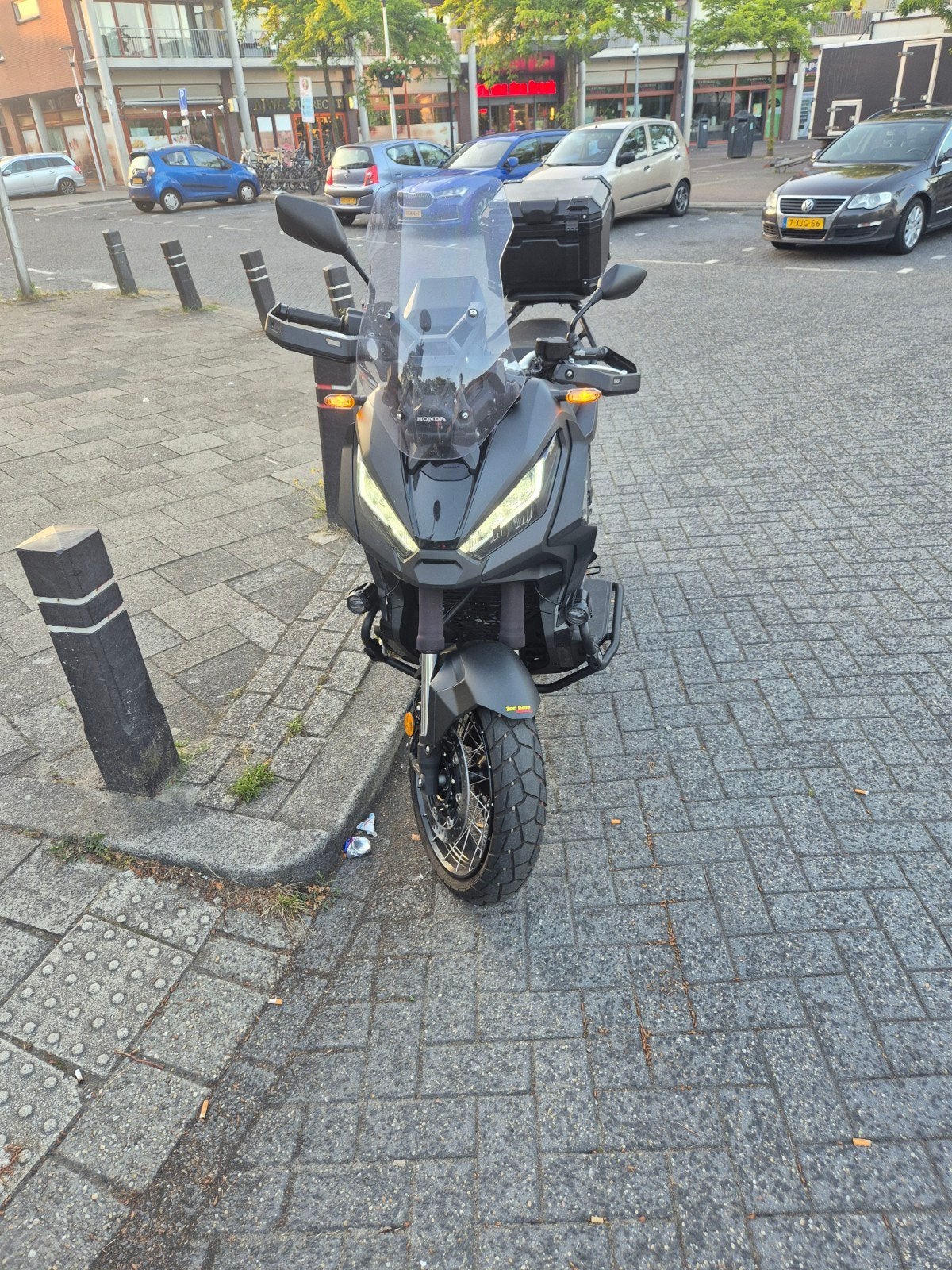 ≥ Honda X-ADV met Akrapovic uitlaat en originele uitlaat — Motoren ...