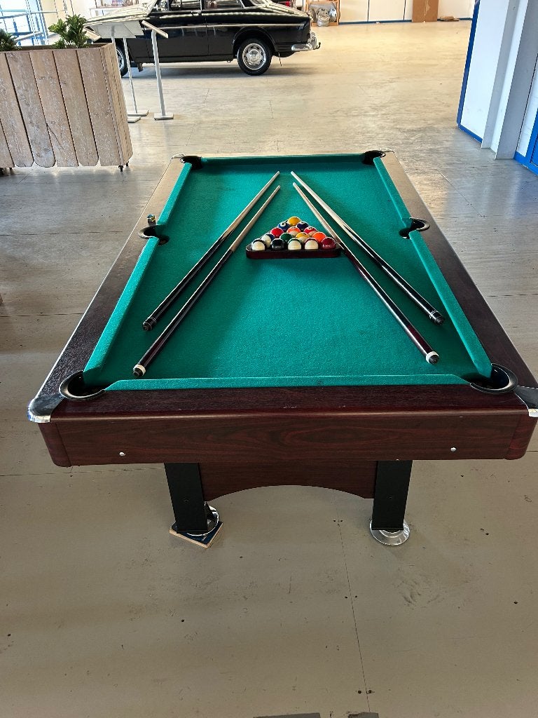≥ Pooltafel met ballen en biljartkeus — Biljarten en Poolen — Marktplaats