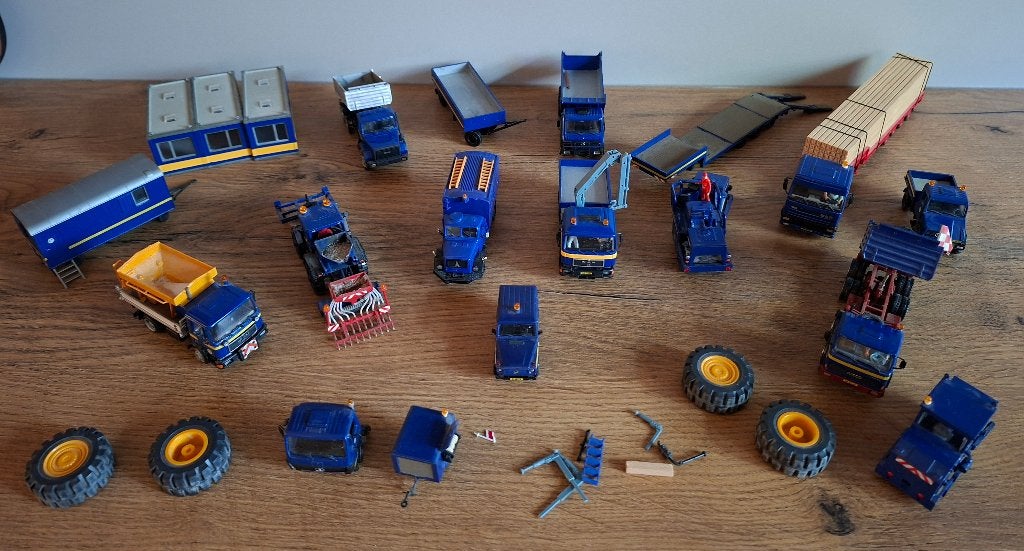 ≥ 2. diverse 1:87 schaal auto's Schiphol uitvoering jaren 90 ...