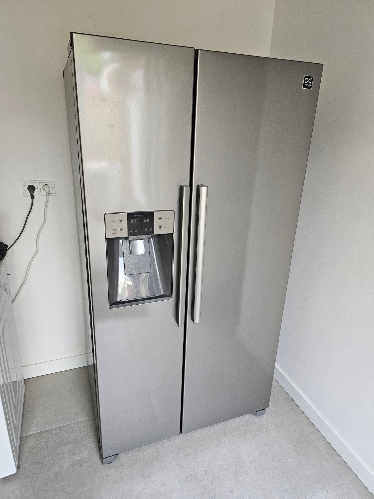 ≥ Daewoo Amerikaanse koelkast met water/ijs dispenser — Koelkasten en ...