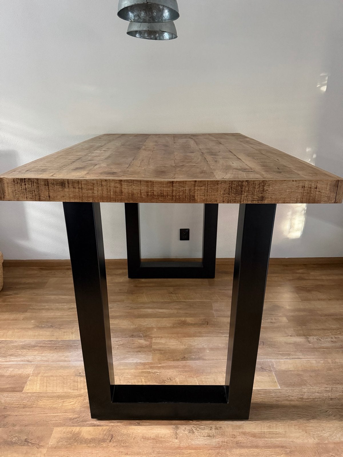 ≥ Bartafel mangohout met zwart metalen onderstel 1.60m — Tafels ...