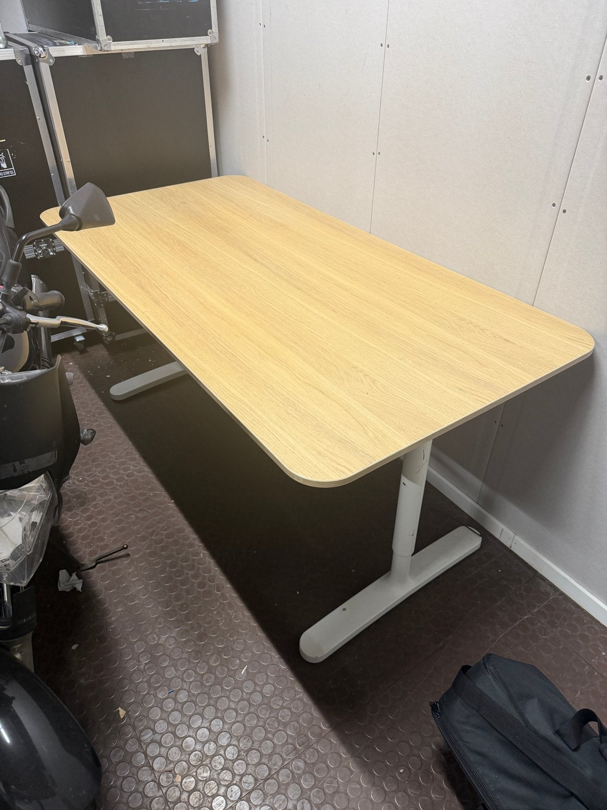 ≥ IKEA Bekant bureau wit/eikenfineer - in hoogte verstelbaar — Bureaus ...