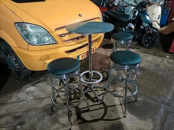 ≥ Retro Bar Tafel + 4 Bar krukken rode kleur — Barkrukken — Marktplaats