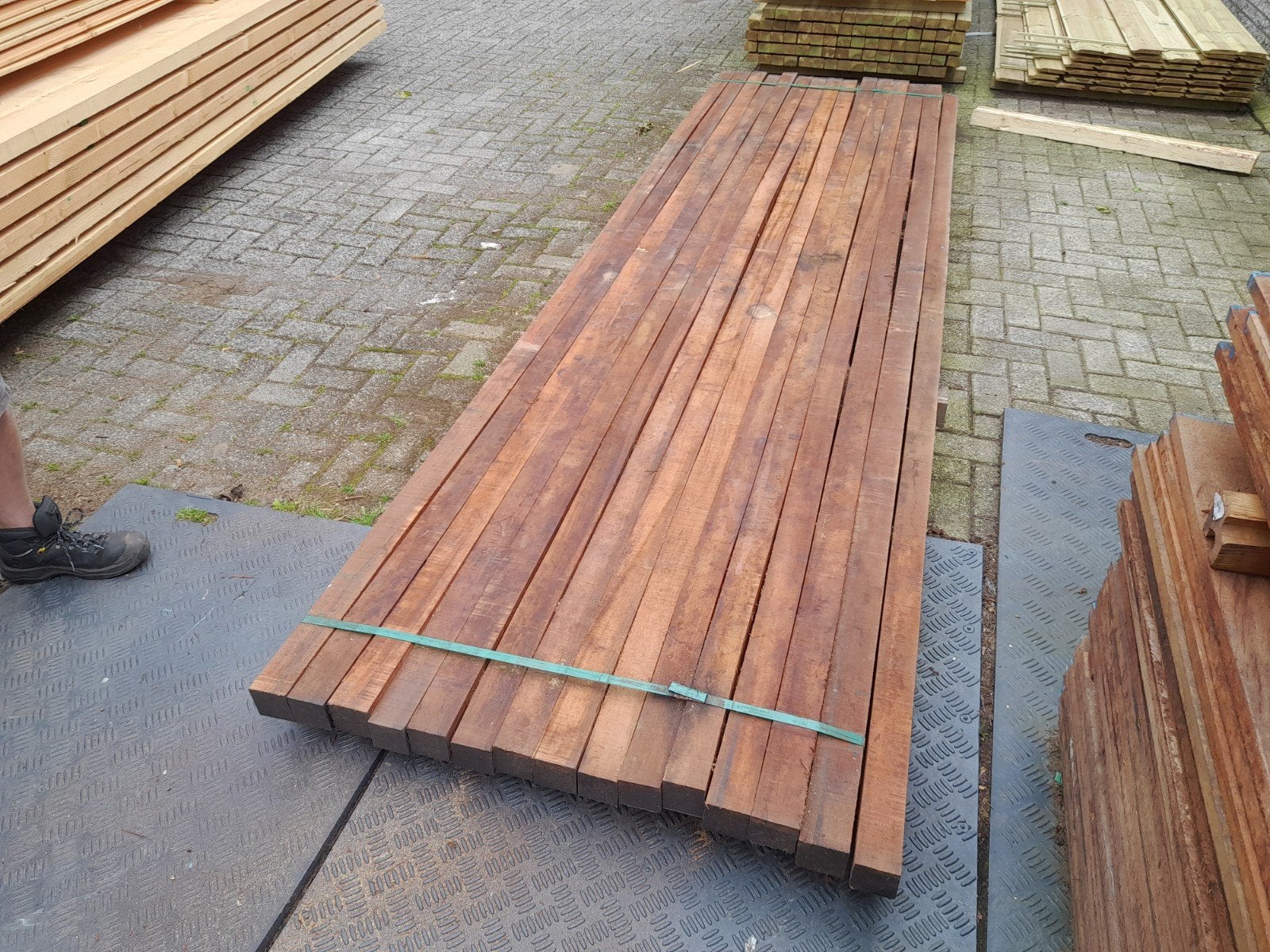 ≥ Hardhouten palen, B-keus, tuinpalen, balken, regels, tuin — Palen ...