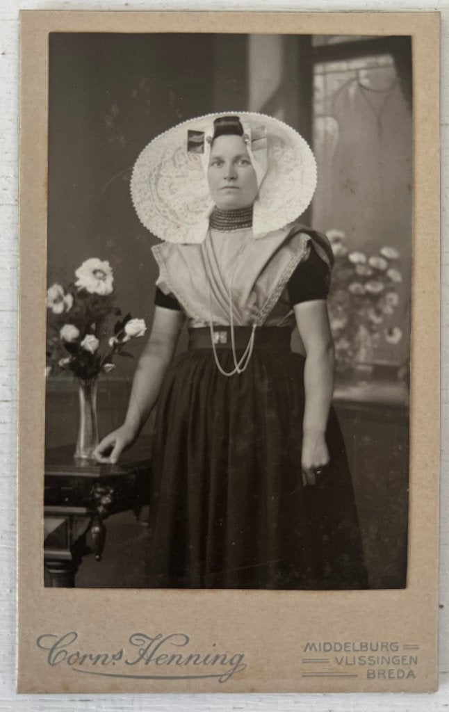 ≥ CDV meisje in Zeeuwse klederdracht Foto Corns.Henning — Foto's en ...