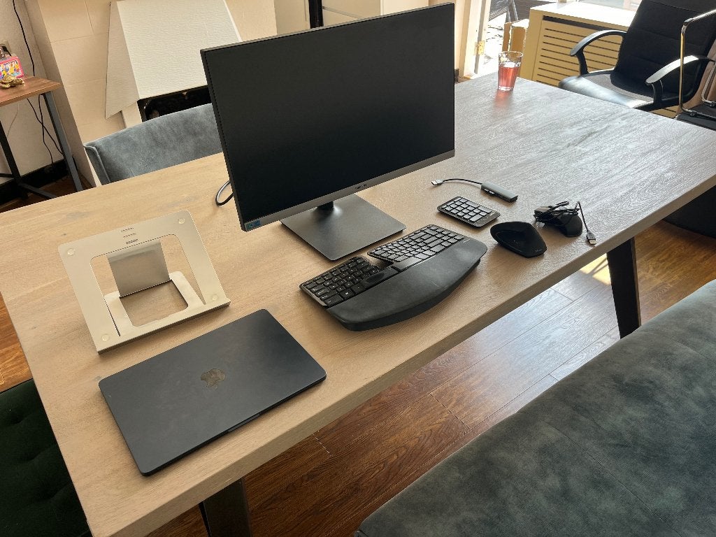 ≥ Beeldscherm, (draadloos) toetsenbord, muis en laptopsteun ...