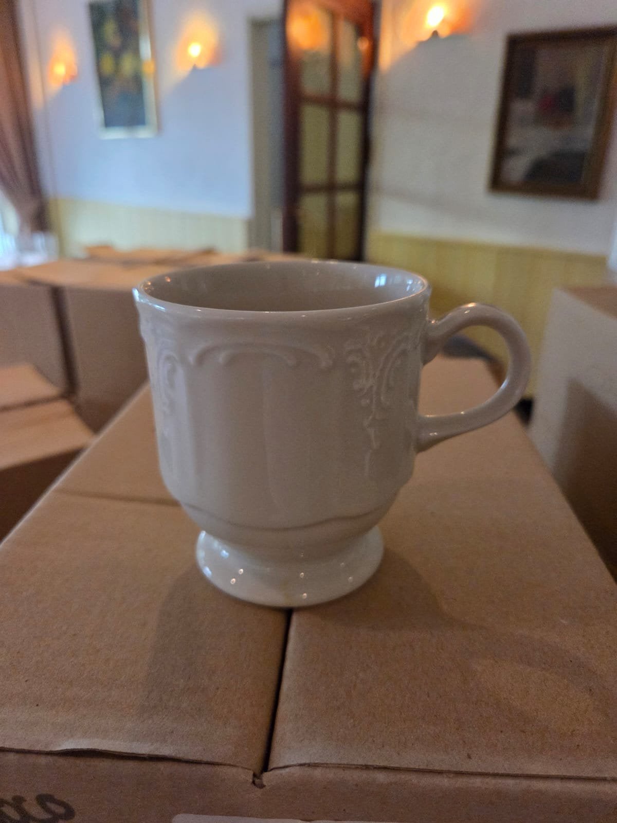 ≥ Lilien Bellevue horeca servies – 34 melkbekers op voet 25 cl ...