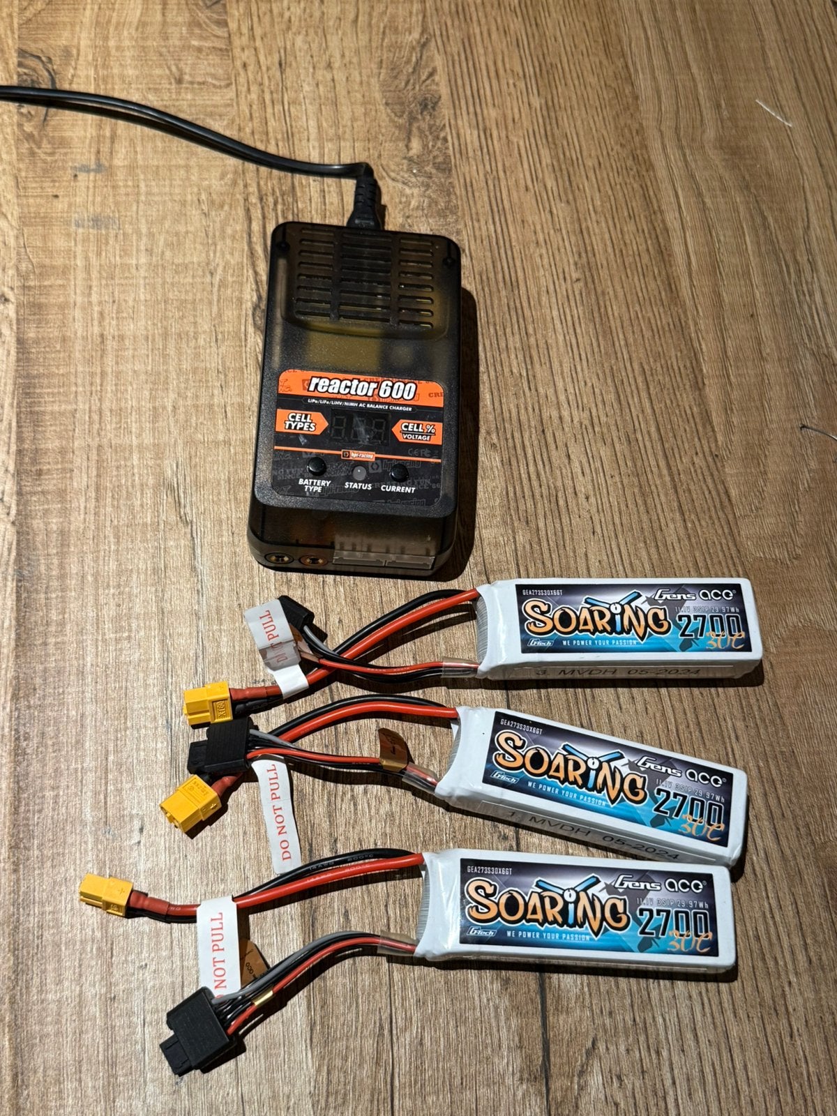 ≥ Reactor 600 Lipo Lader met 3x Gens Ace Soaring 2700mAh LIPO ...