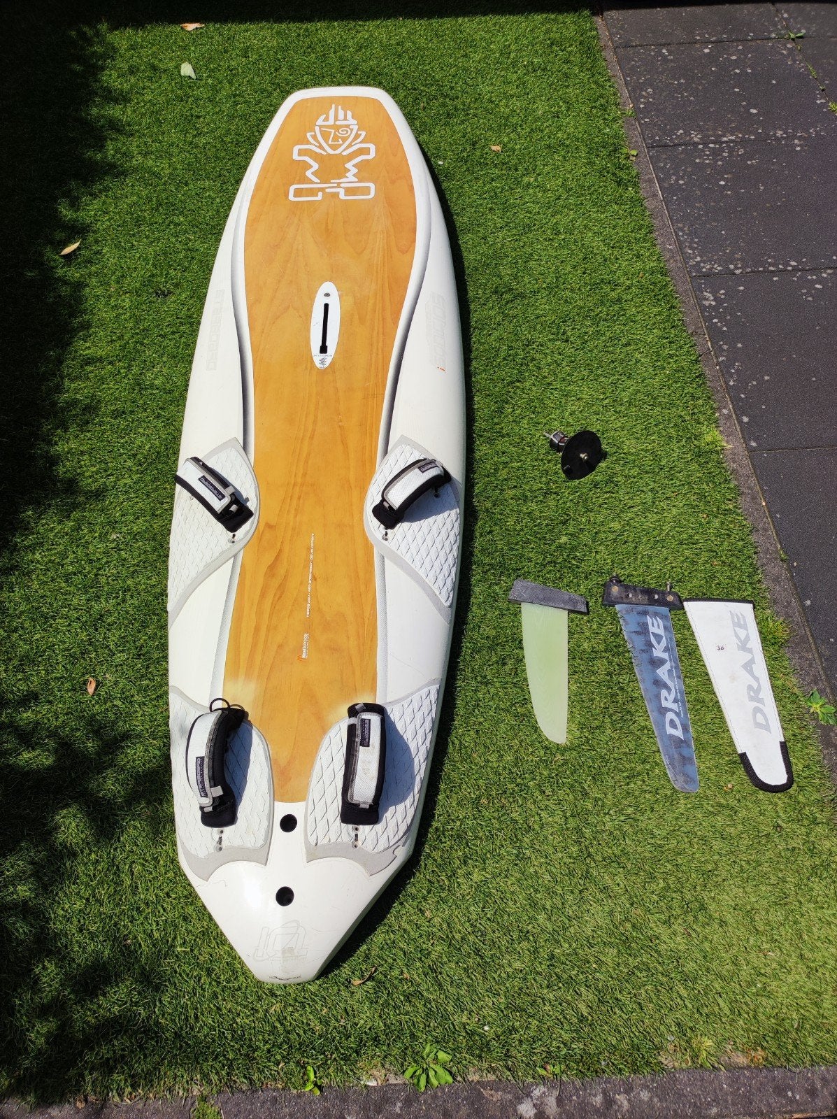 ≥ Starboard Isonic 105 Wood met 2 vinnen — Windsurfen — Marktplaats