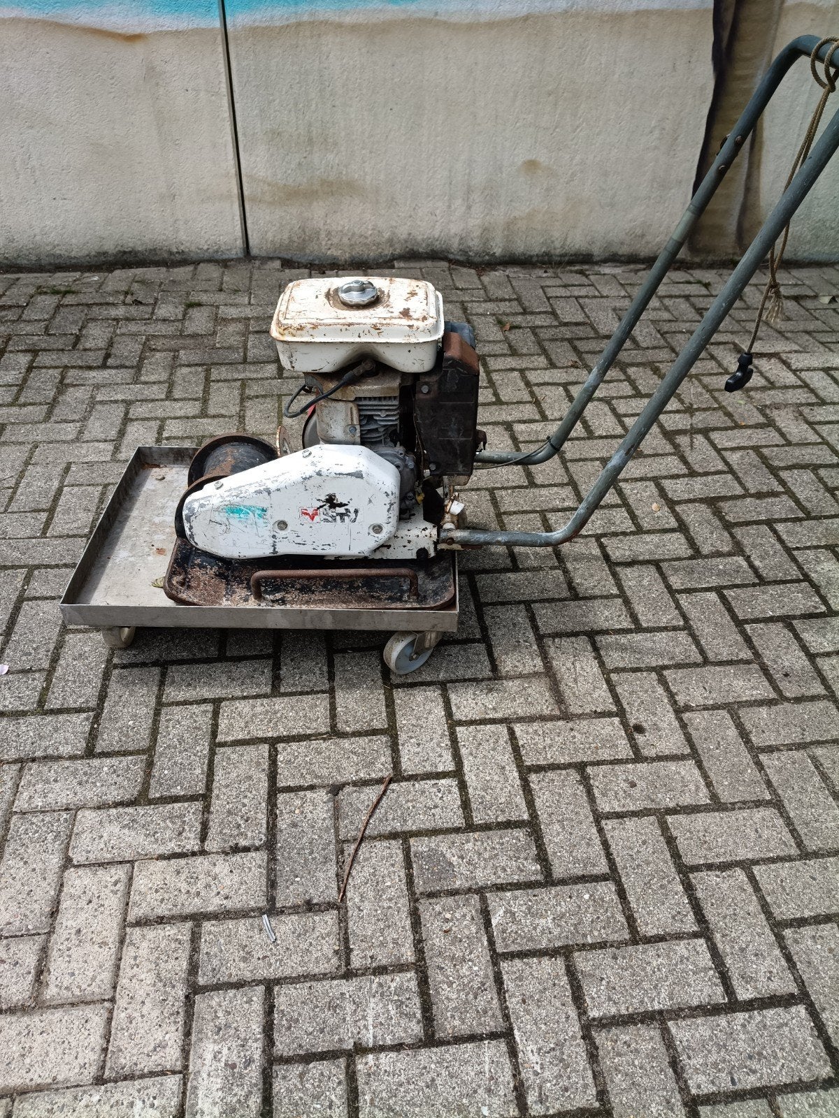 ≥ Trilplaat met motor - Perfect voor bestrating — Gereedschap | Overige ...