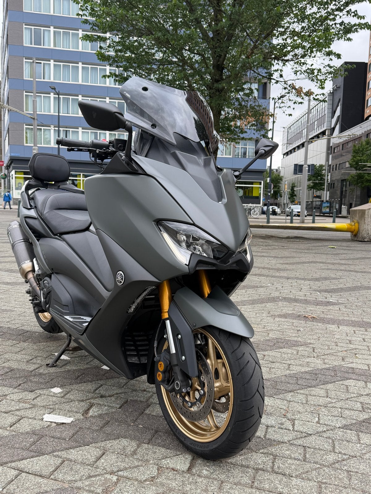 ≥ Yamaha TMAX 560 Tech MAX – Beest van een Machine Akrapovic ...