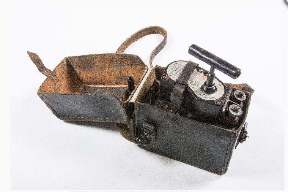 ≥ Duitse WO2 Gluhzundapparat 37 Test lamp kist — Militaria | Tweede ...