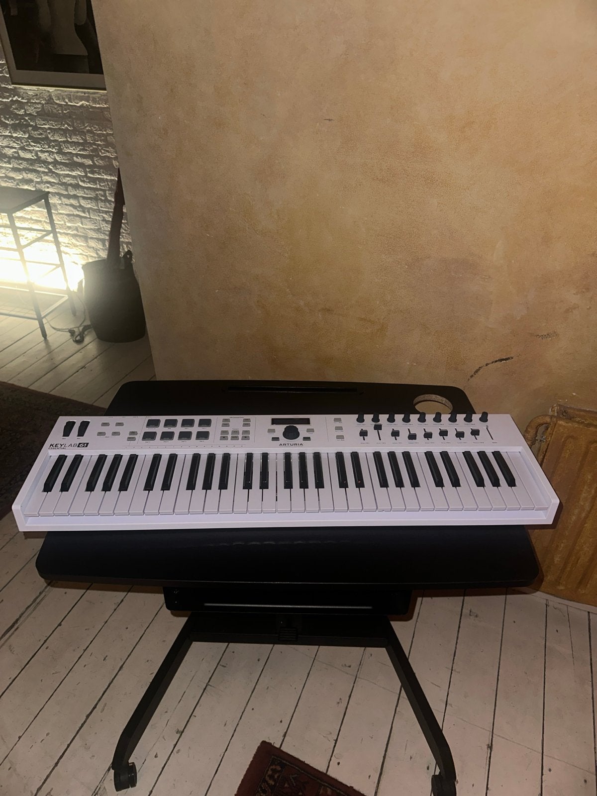 ≥ Arturia KeyLab Essential 61 MIDI Keyboard Controller — Keyboards ...