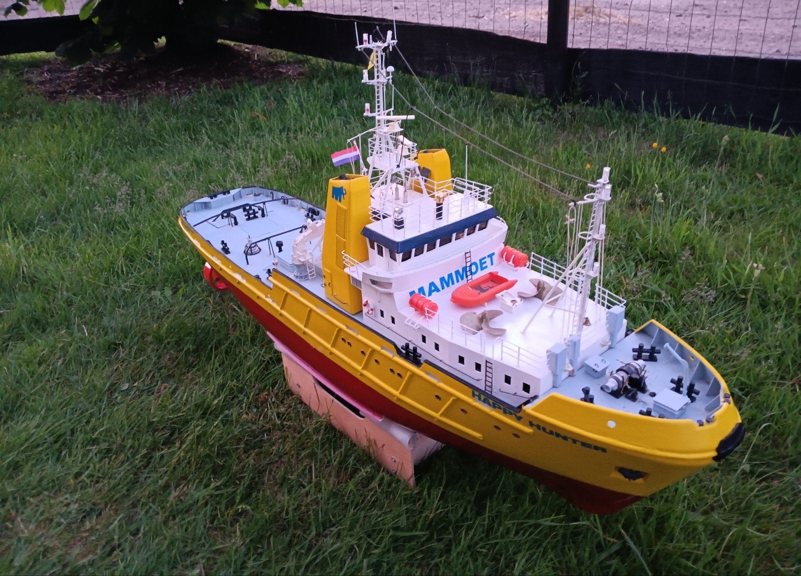 ≥ Prachtig als nieuw werkend Happy Hunter sleepboot, rc varend ...