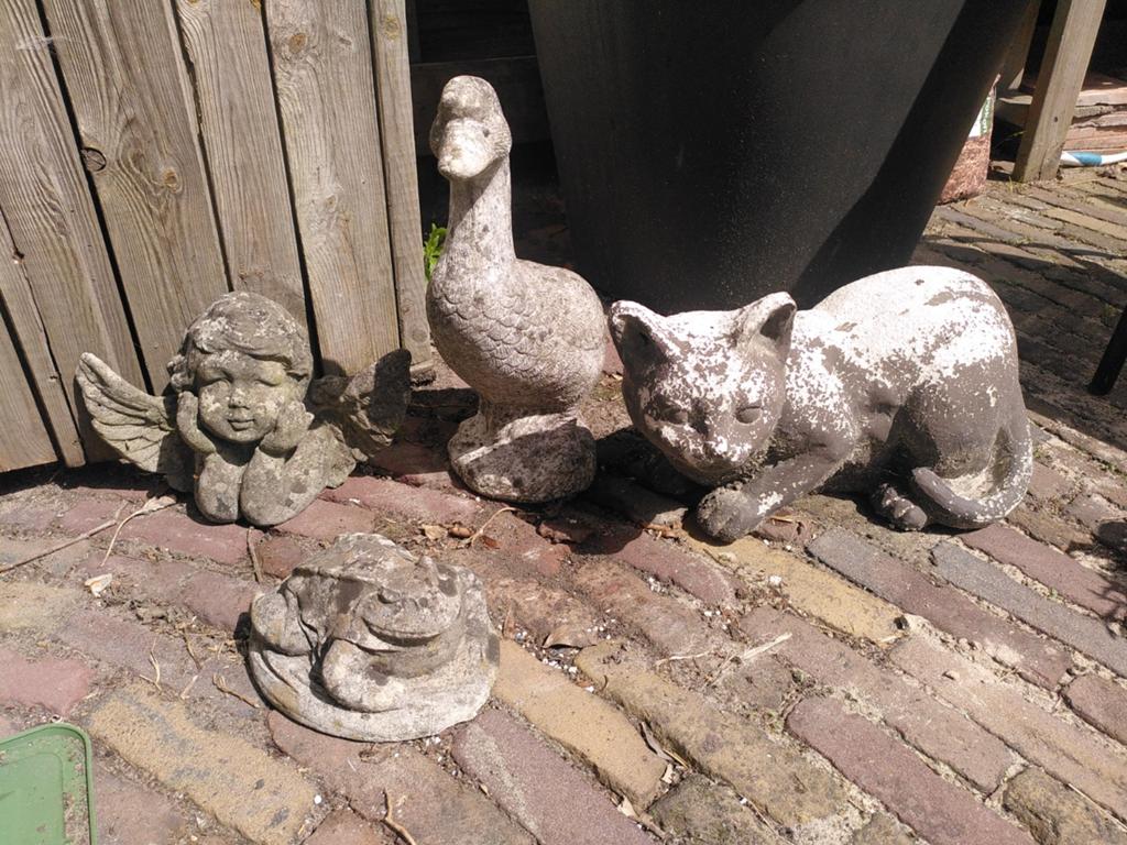 ≥ Set van 4 stenen tuinbeelden: engel, gans, kat, kikker — Tuinbeelden ...