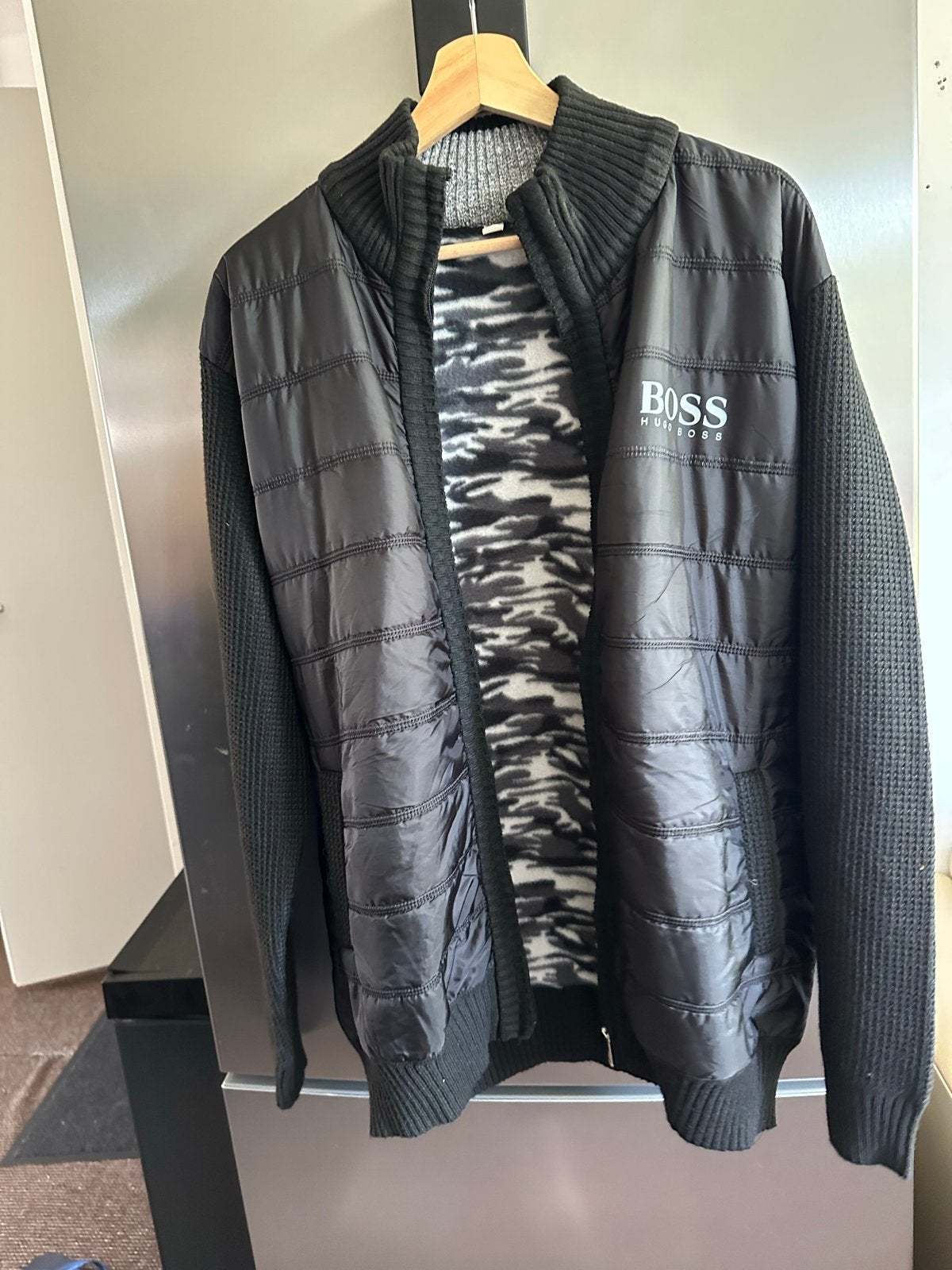 ≥ BOSS Hugo Boss gewatteerd vest met gebreide mouwen (m2405245675 ...