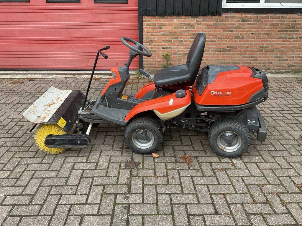 ≥ Husqvarna R316TXs AWD Zitmaaier / Veegmachine — Machines en Bouw ...