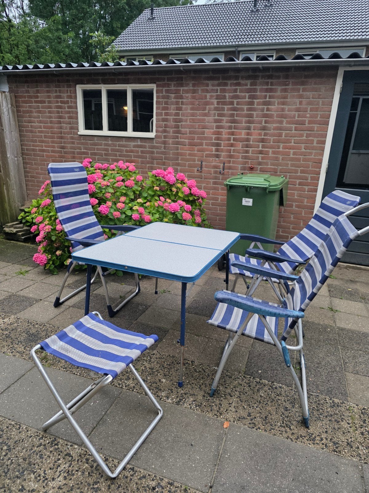 ≥ Trespa camping set: 3 stoelen, tafel, krukje en campingkast ...