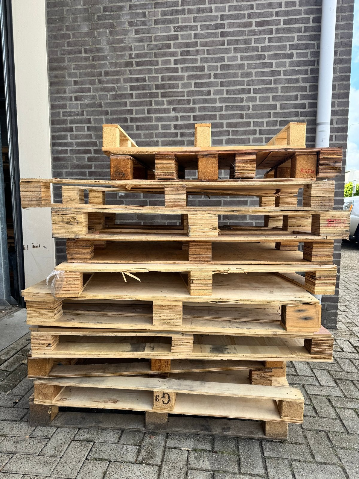 ≥ Gratis Pallets (m2406648443) — Kratten en Dozen — Marktplaats