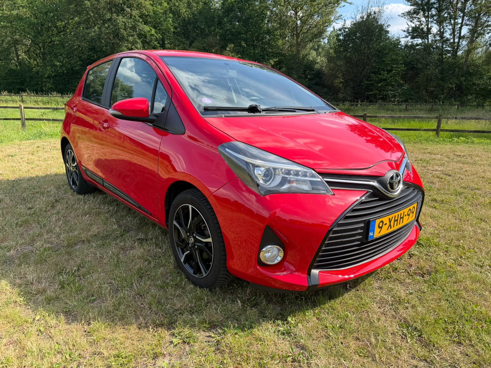≥ Toyota Yaris 1.3 16V Vvt-i 5DR 2014 Rood (m2405988619) — Toyota ...