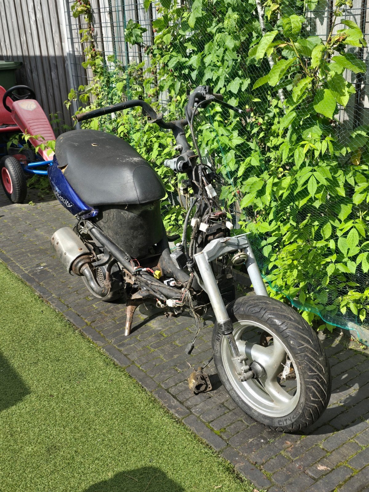 ≥ Peugeot vivacity met kappen erbij project of onderdelen — Brommers ...