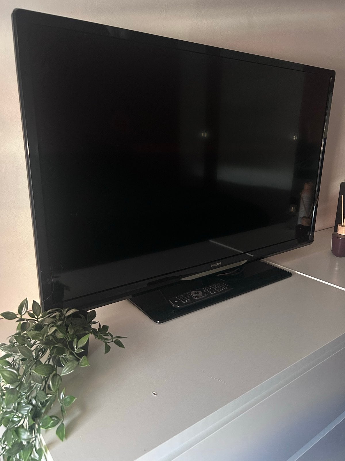 ≥ Philips 40PFL4358/12 televisie met steun en afstandsbedienin ...