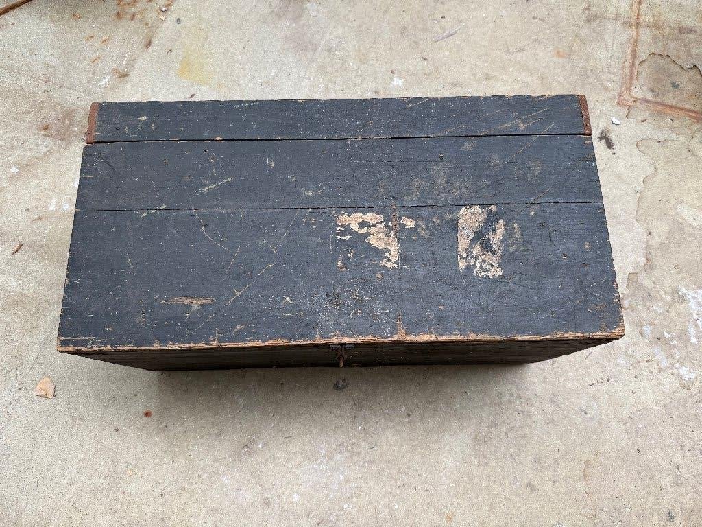≥ Vintage Houten Kist - Zwart Geschilderd — Antiek | Gereedschap en ...