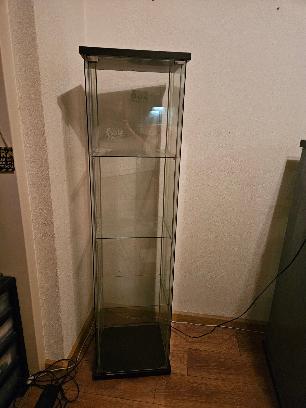 ≥ IKEA Detolf Vitrinekast - Zwart met glazen planken — Kasten ...