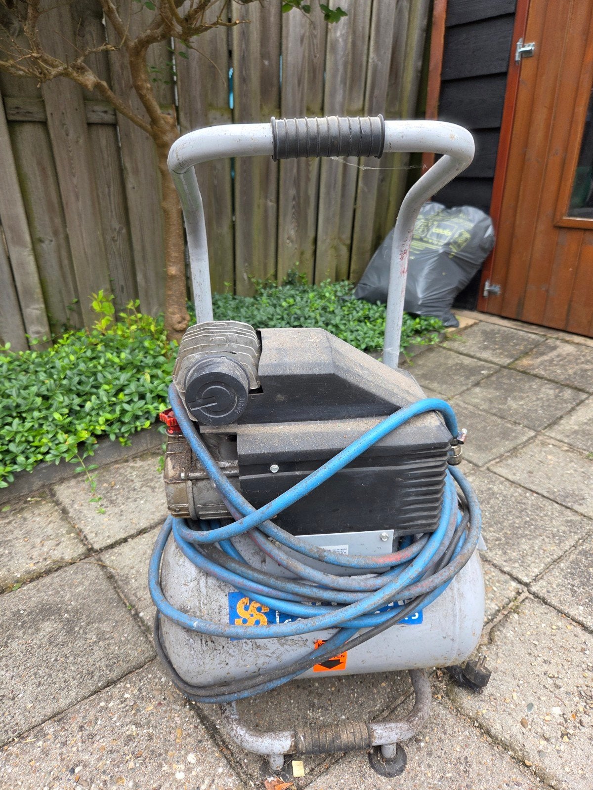 ≥ Mobiele compressor met wielen en handvat (m2407689202) — Compressors ...