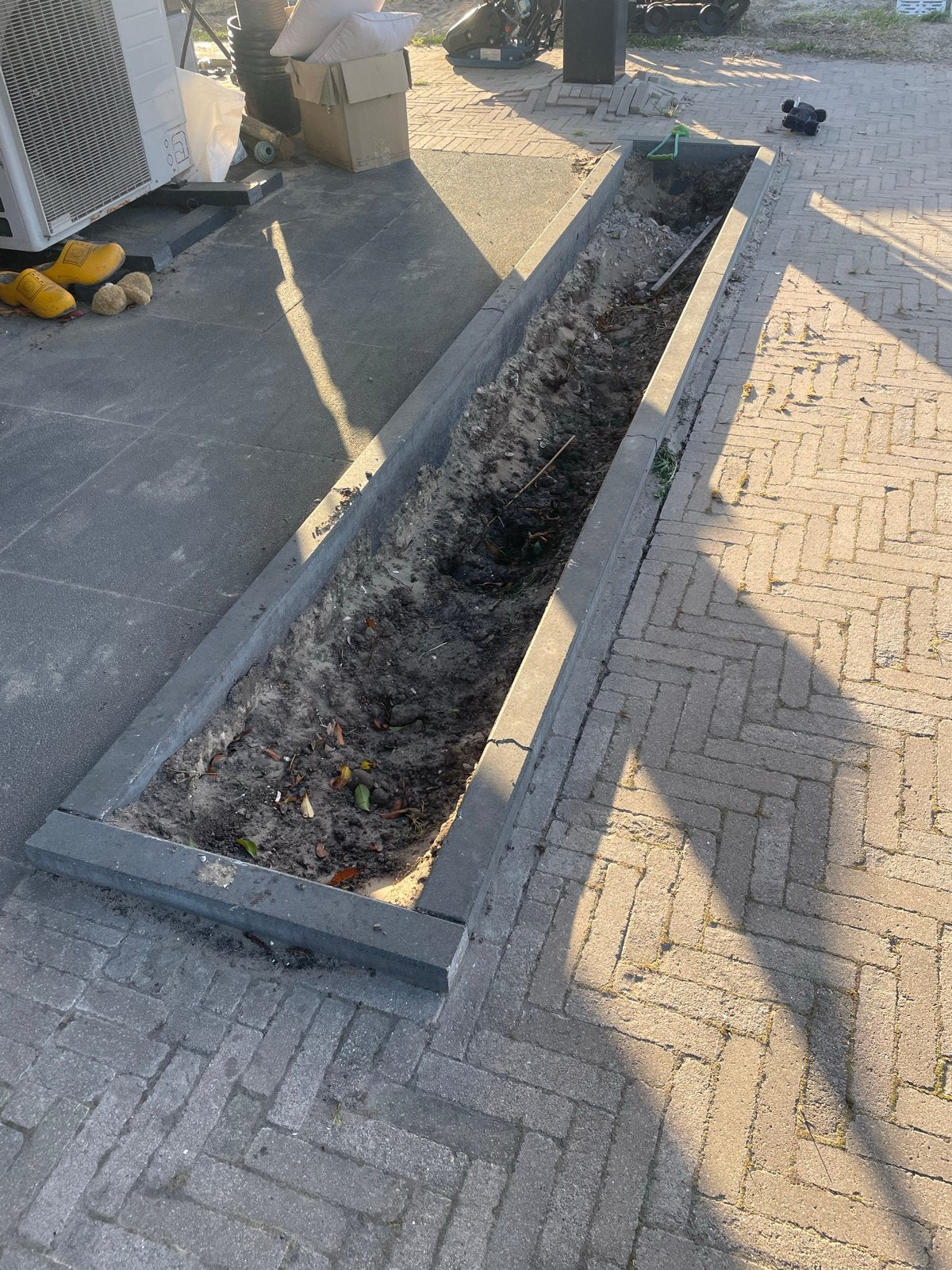 ≥ Betonnen borderranden 75x200x1000 antraciet — Tegels en Klinkers ...