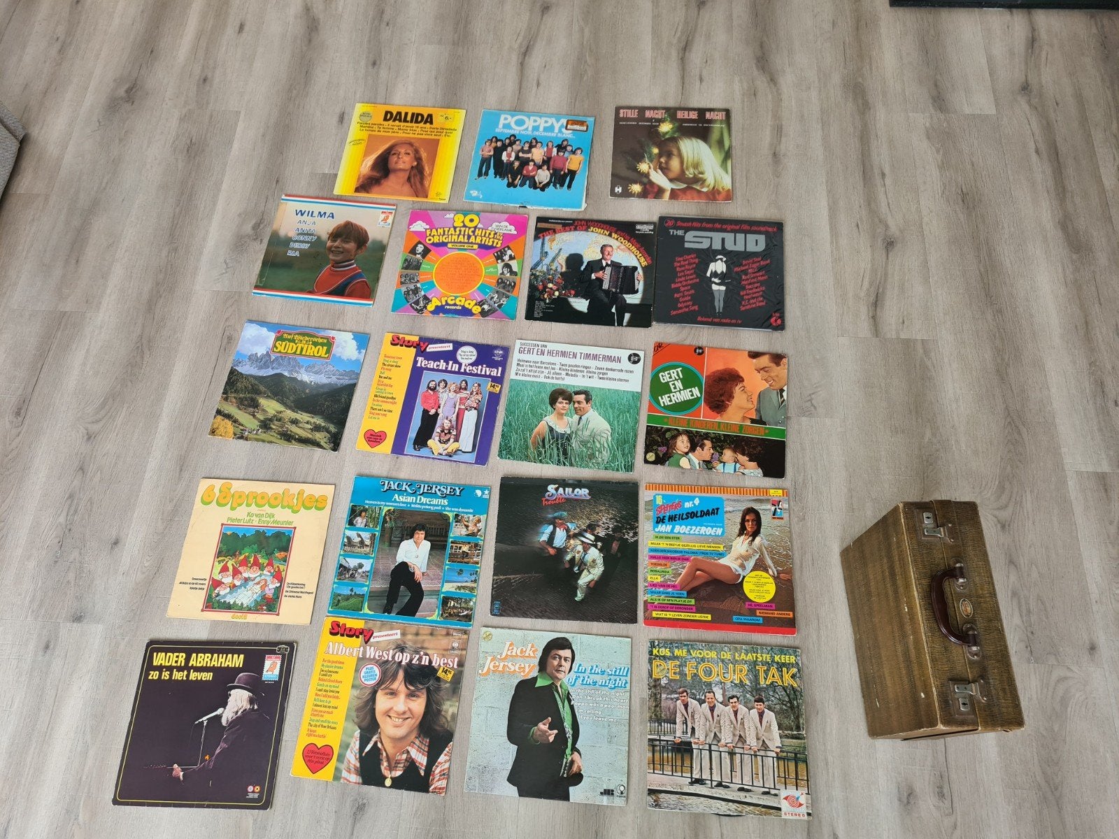 ≥ 19 Diverse vinyl platen inclusief koffer — Vinyl | Pop — Marktplaats