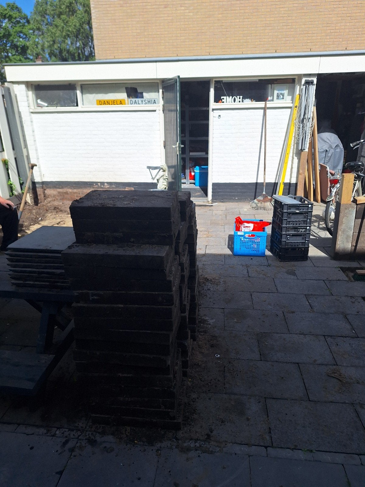 ≥ Gratis af te halen: 25m2 of meer gebruikte terrastegels — Tegels en ...
