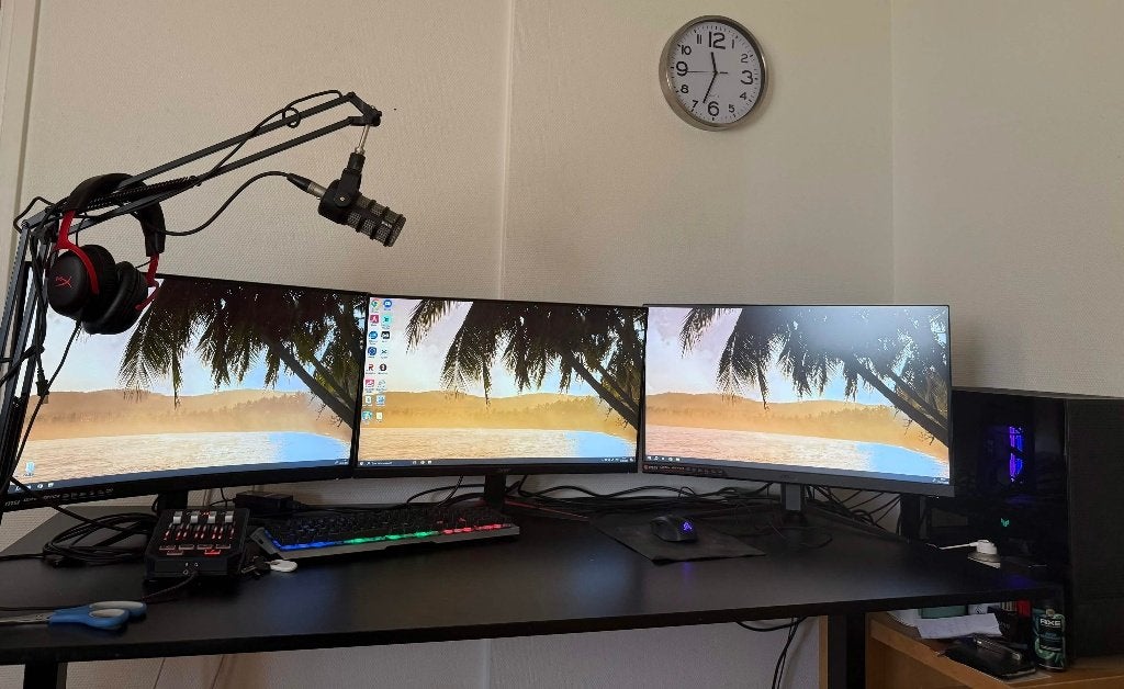 ≥ High-End Gaming PC Setup + 3 Monitoren + GOXLR + RØDE PodMic ...