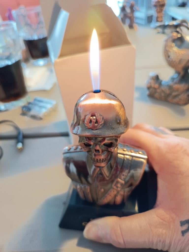 ≥ Unieke Skull Officer Aansteker - Nieuw in doos — Rookartikelen ...