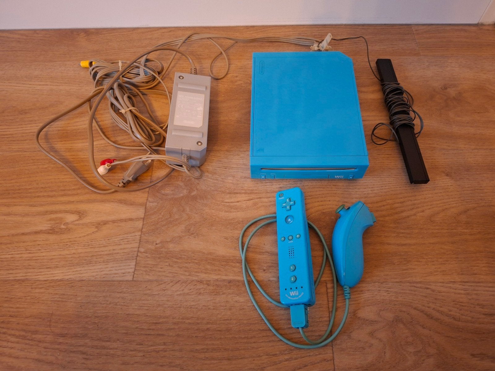 ≥ Wii Blauw Limited Edition incl. Controller & adapter — Spelcomputers ...