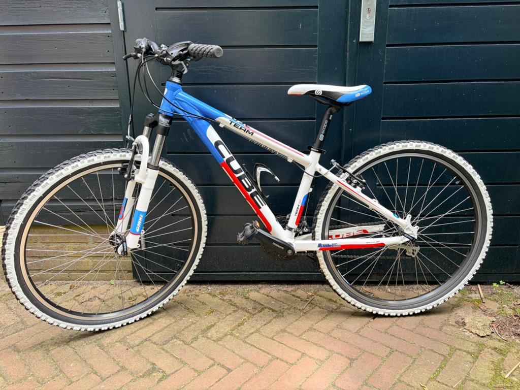 ≥ Cube Kid 260 Mountainbike - 26 Inch - Wit/Blauw/Rood/Zwart — Fietsen ...