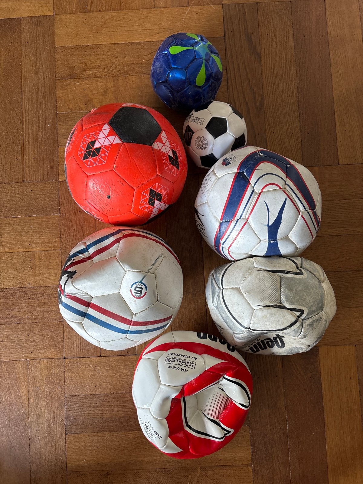 ≥ Diverse ballen - moeten worden opgepompt — Voetbal — Marktplaats